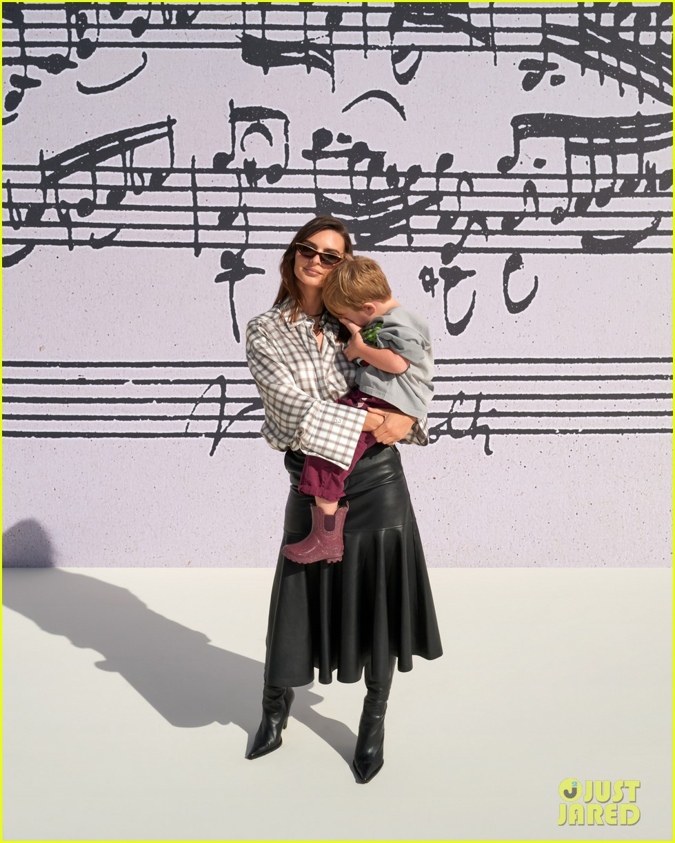 Daniel Craig & Rachel Weisz Join Ayo Edebiri, Taylor Russell, & More ...