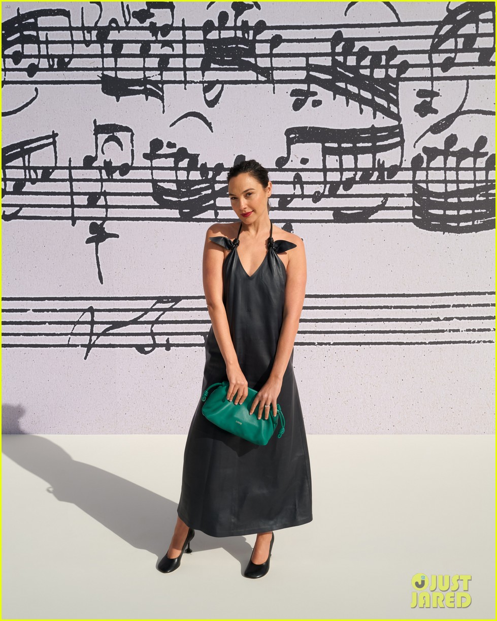 Daniel Craig & Rachel Weisz Join Ayo Edebiri, Taylor Russell, & More ...