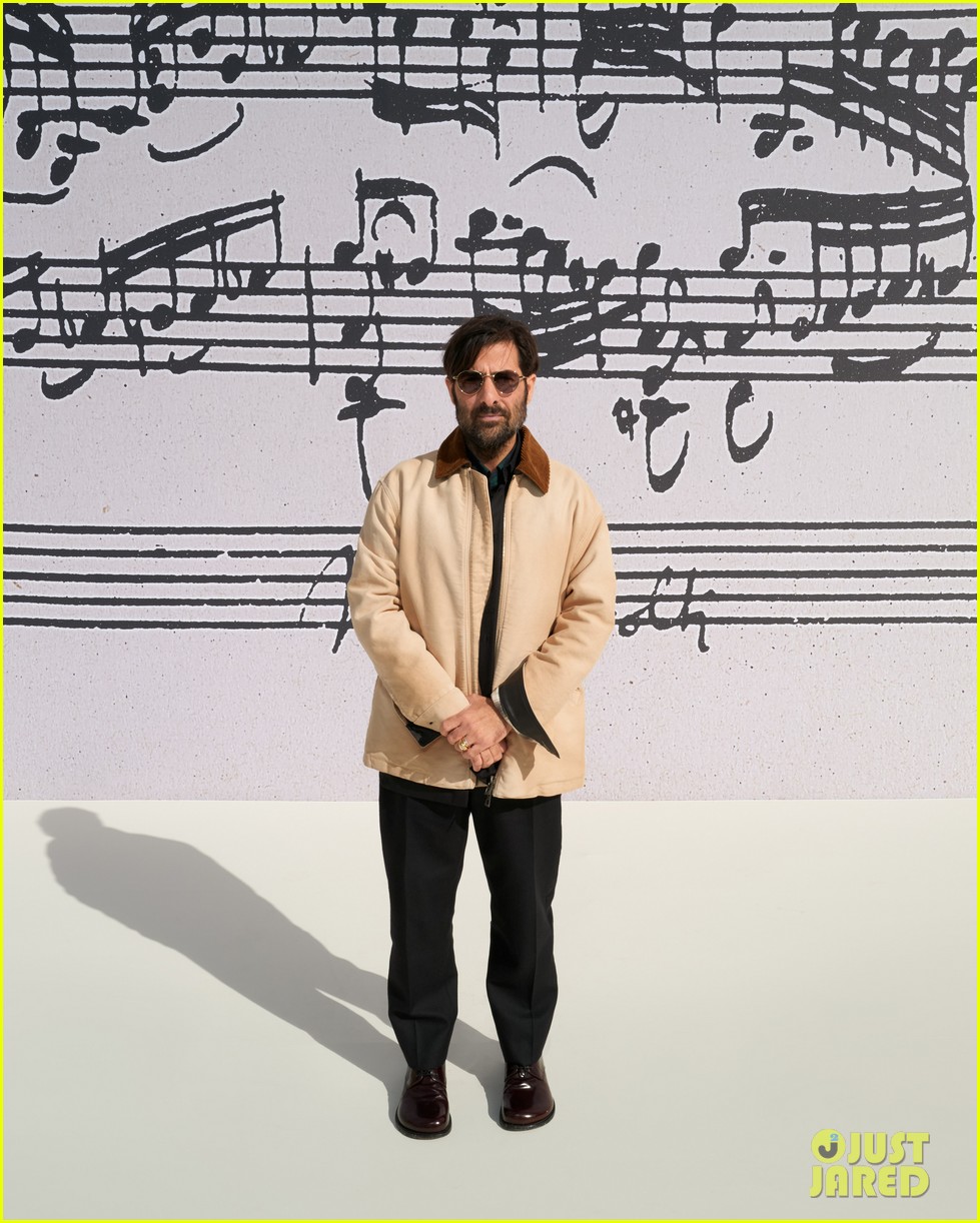 Daniel Craig & Rachel Weisz Join Ayo Edebiri, Taylor Russell, & More ...