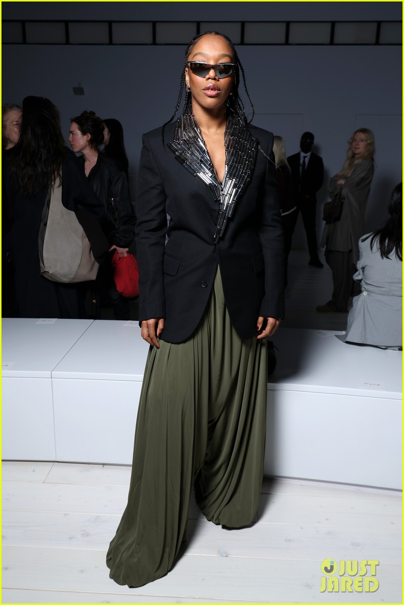 Daniel Craig & Rachel Weisz Join Ayo Edebiri, Taylor Russell, & More ...