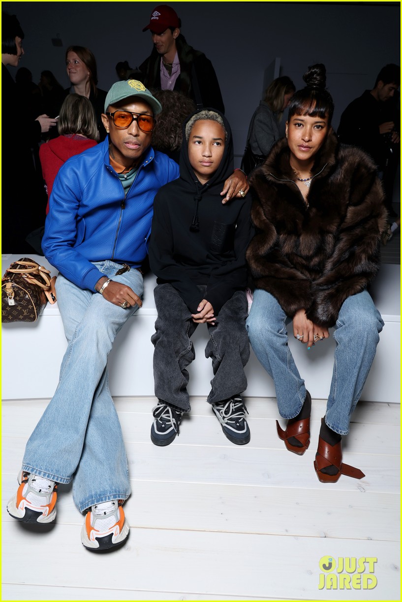 Daniel Craig & Rachel Weisz Join Ayo Edebiri, Taylor Russell, & More ...