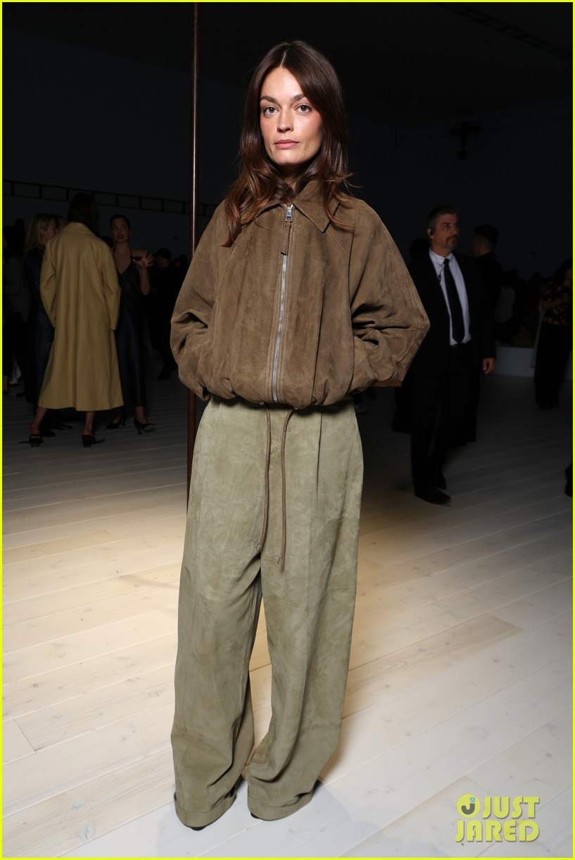 Daniel Craig & Rachel Weisz Join Ayo Edebiri, Taylor Russell, & More ...