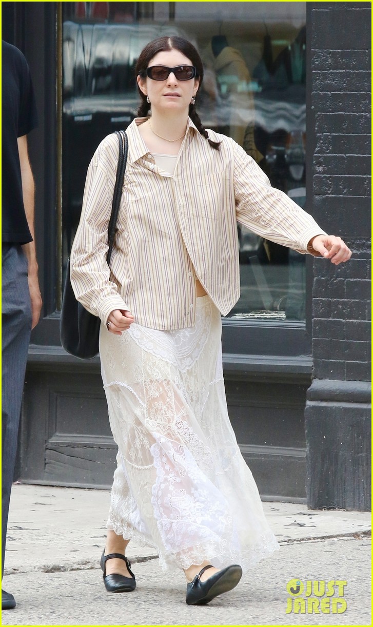 Lorde Makes Rare Appearance in New York City With Producer Jim-E Stack ...