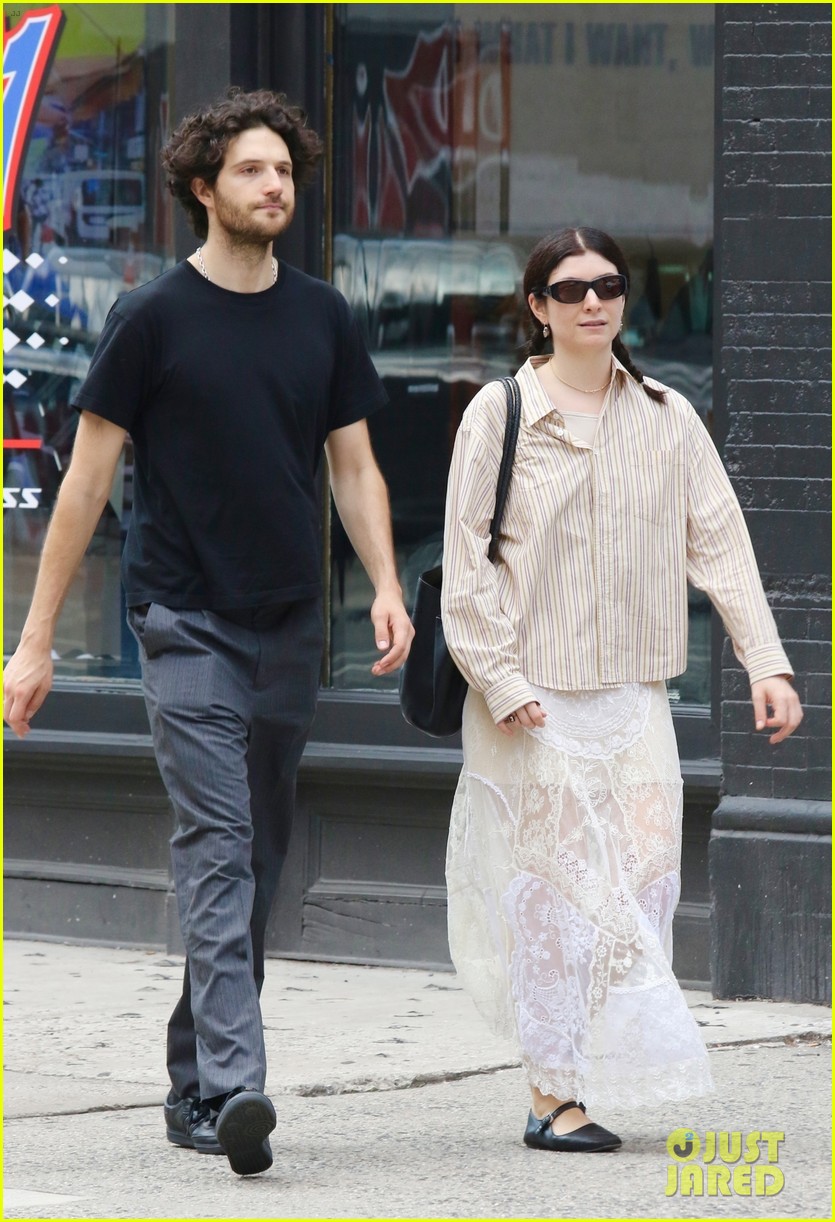 Lorde Makes Rare Appearance in New York City With Producer Jim-E Stack ...