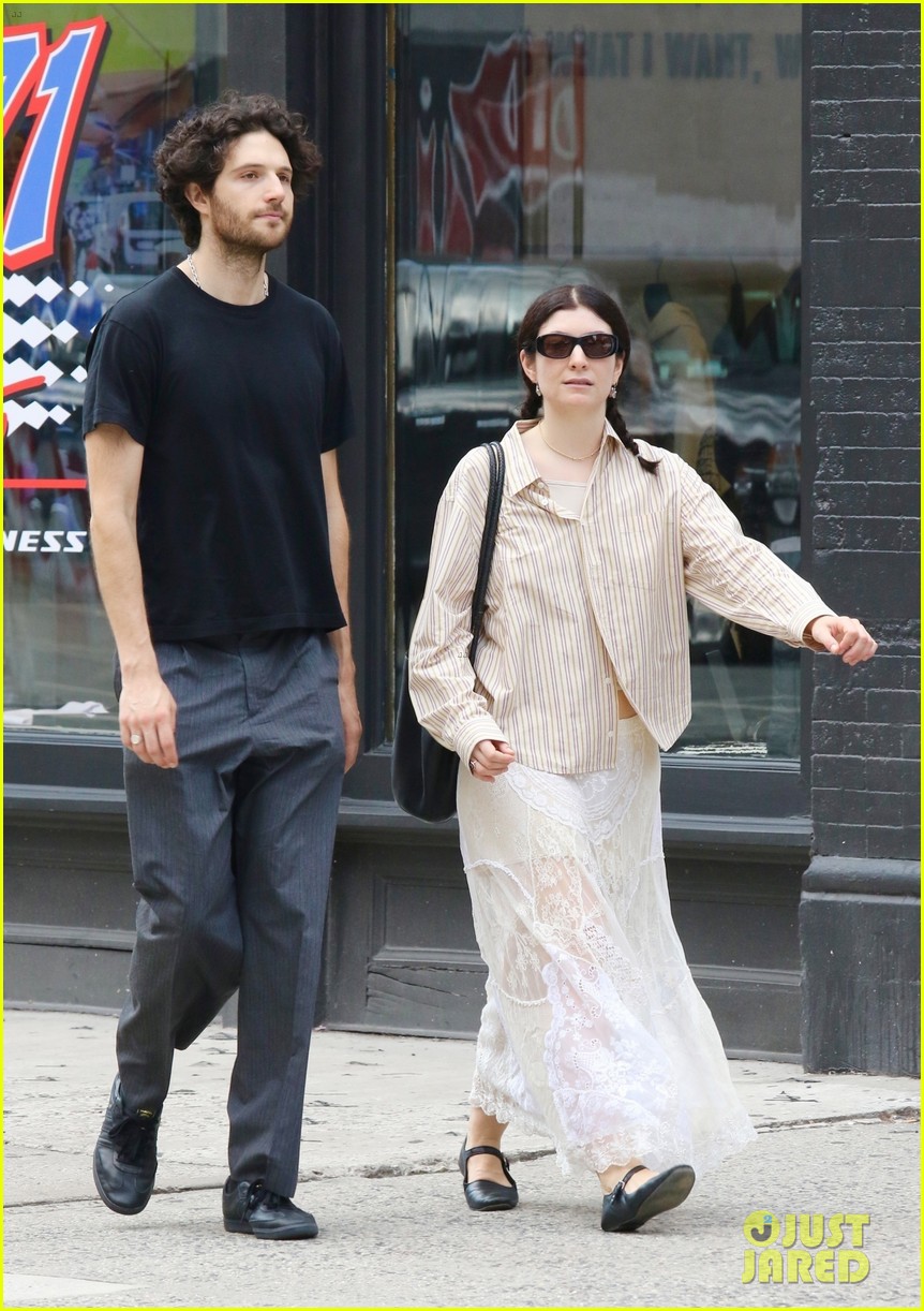 Lorde Makes Rare Appearance in New York City With Producer Jim-E Stack ...