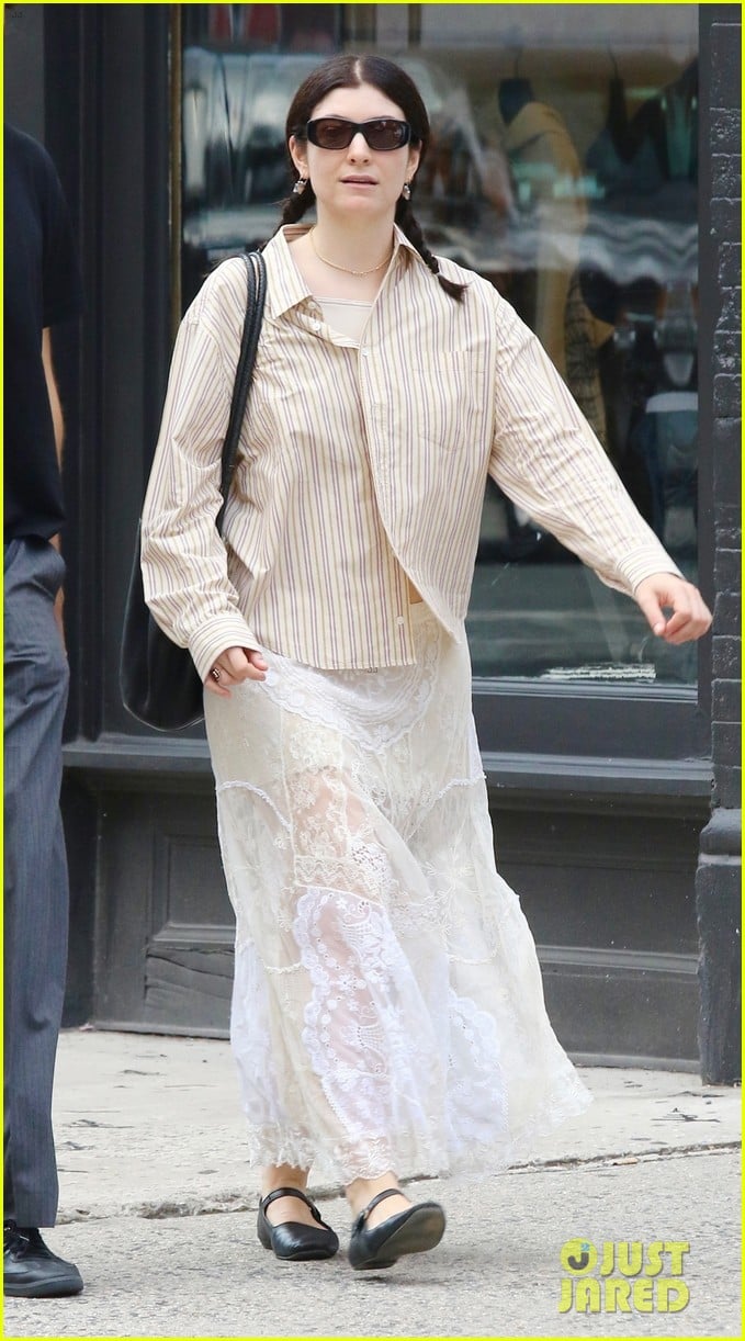 Lorde Makes Rare Appearance in New York City With Producer Jim-E Stack ...