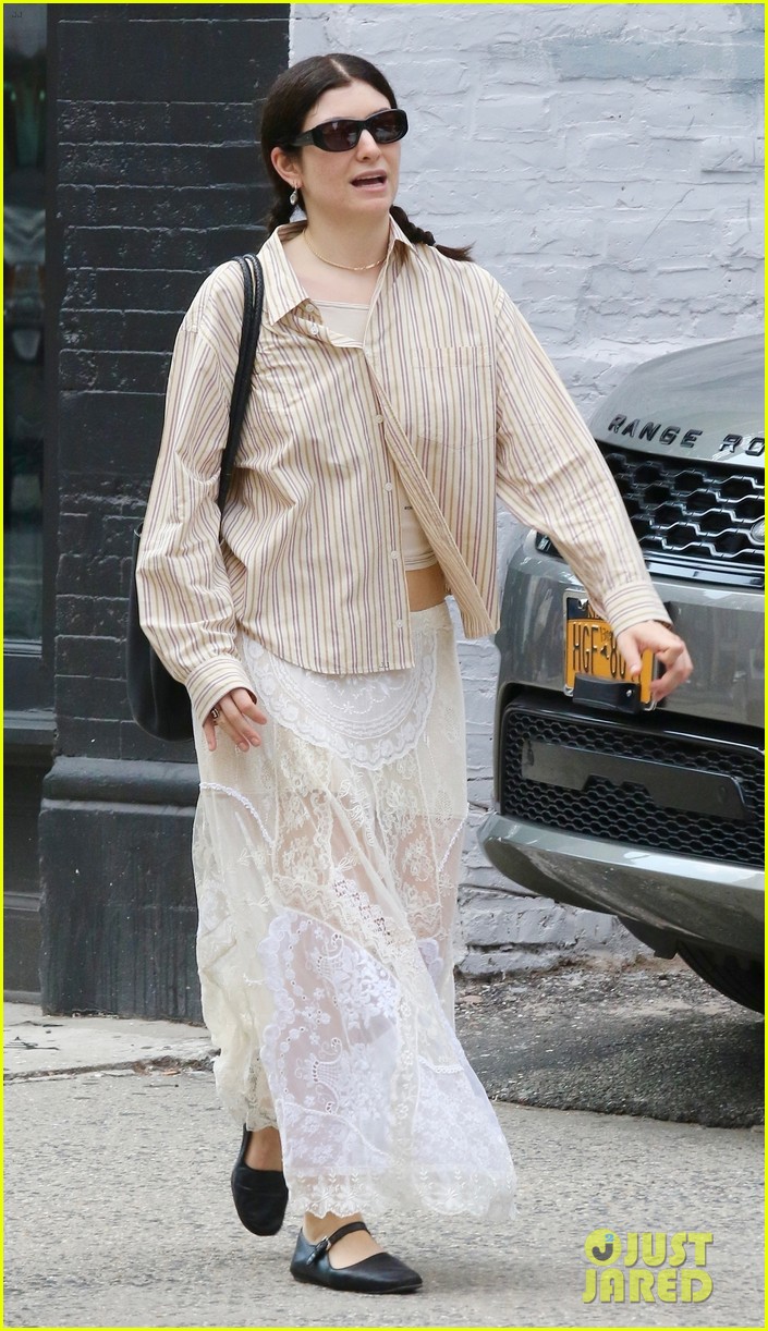 Lorde Makes Rare Appearance in New York City With Producer Jim-E Stack ...