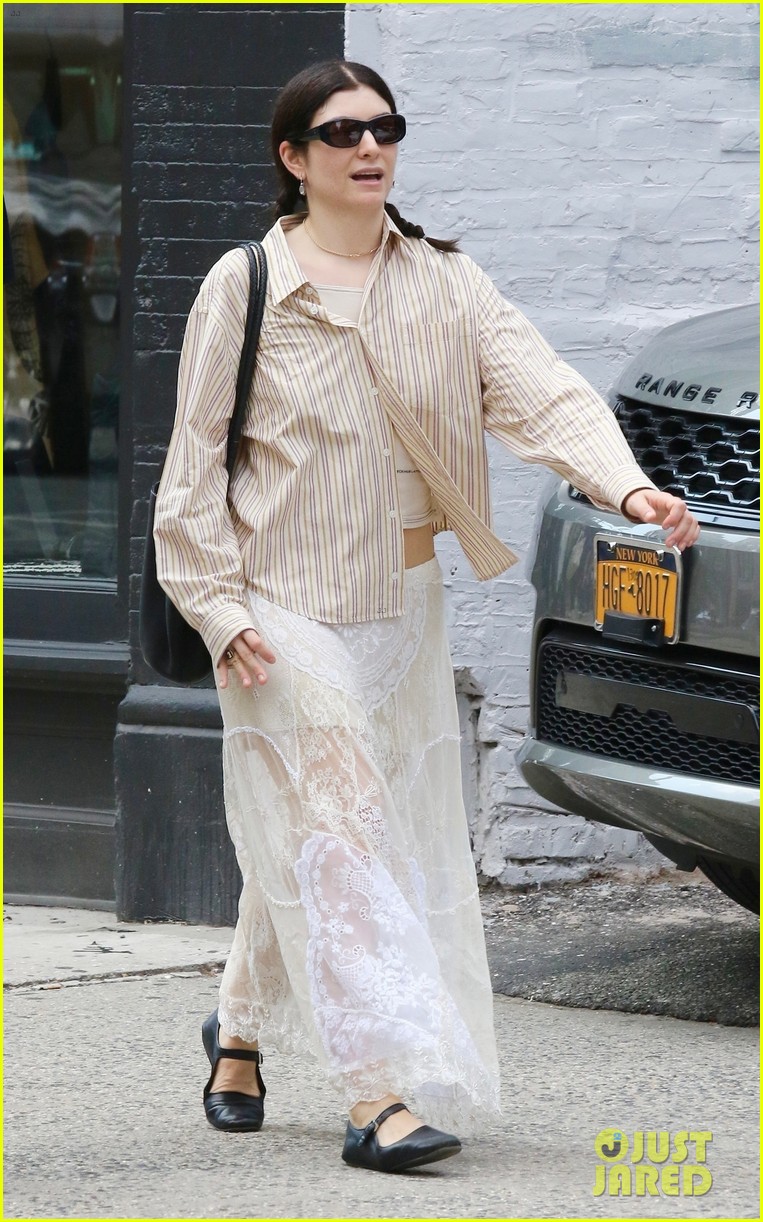 Lorde Makes Rare Appearance in New York City With Producer Jim-E Stack ...