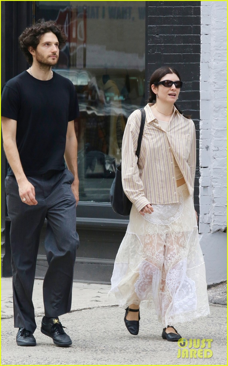 Lorde Makes Rare Appearance in New York City With Producer Jim-E Stack ...