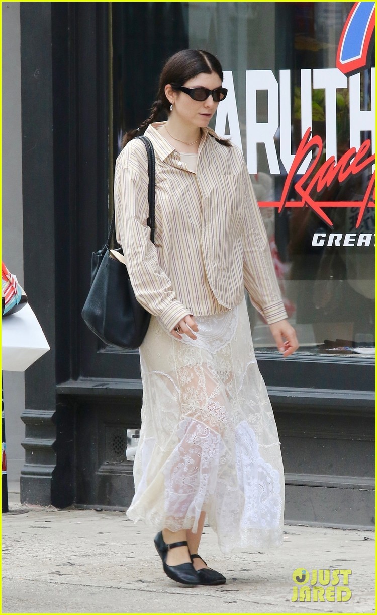 Lorde Makes Rare Appearance in New York City With Producer Jim-E Stack ...