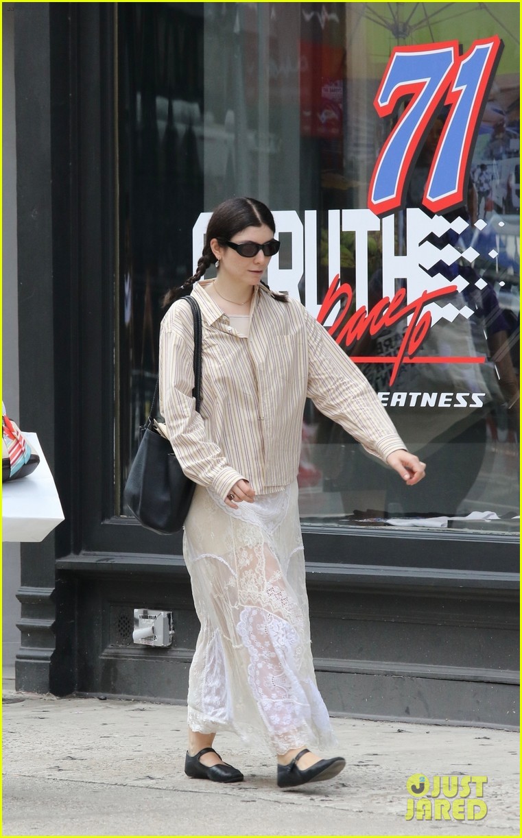 Lorde Makes Rare Appearance in New York City With Producer Jim-E Stack ...