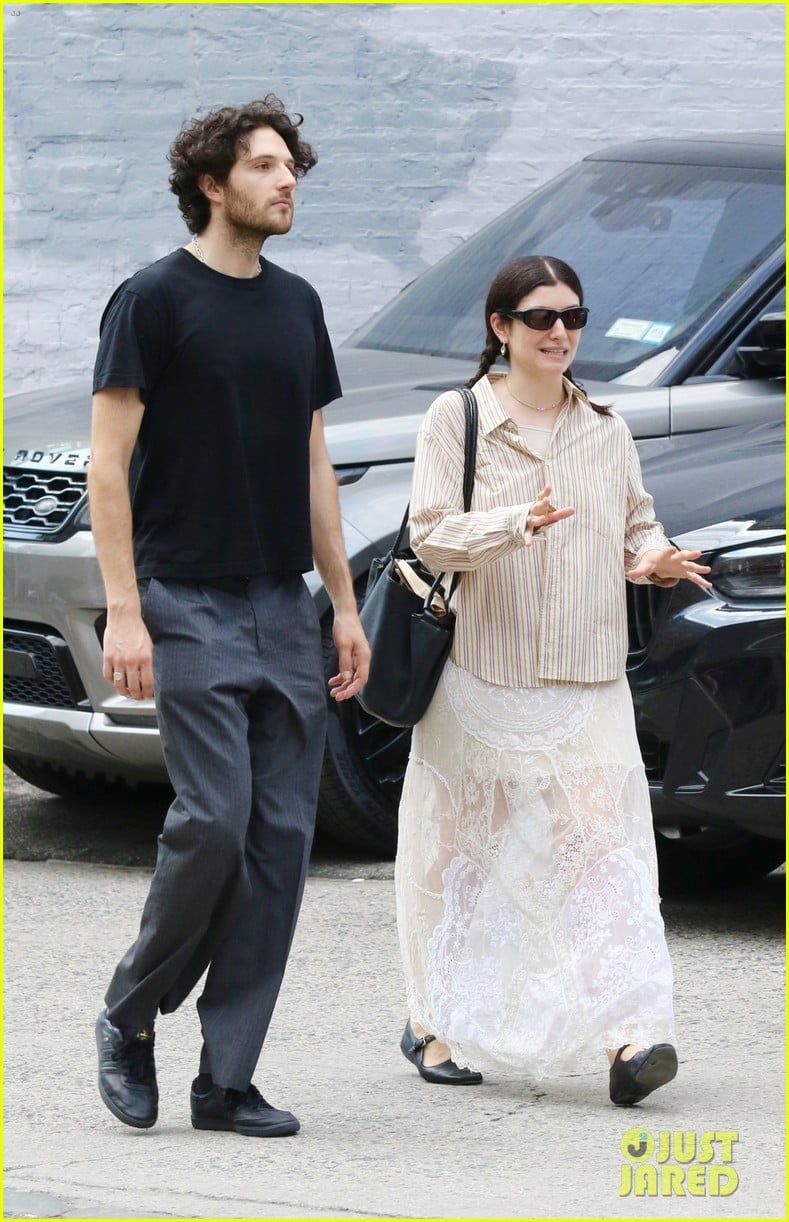 Lorde Makes Rare Appearance in New York City With Producer Jim-E Stack ...