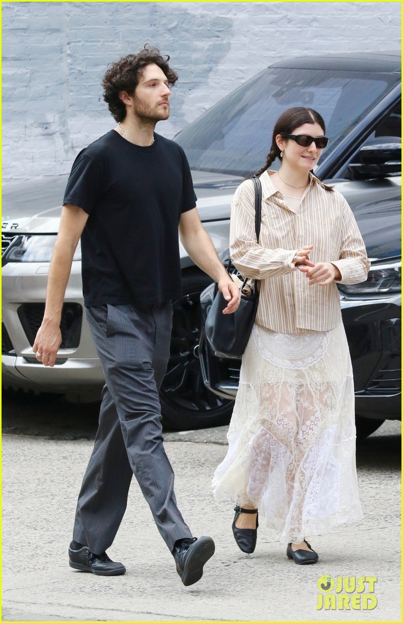 Lorde Makes Rare Appearance in New York City With Producer Jim-E Stack ...
