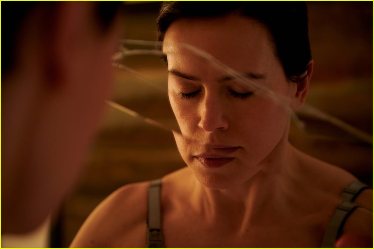 Daisy Ridley Stuck in Troubled Marriage in Trailer for New Thriller ...