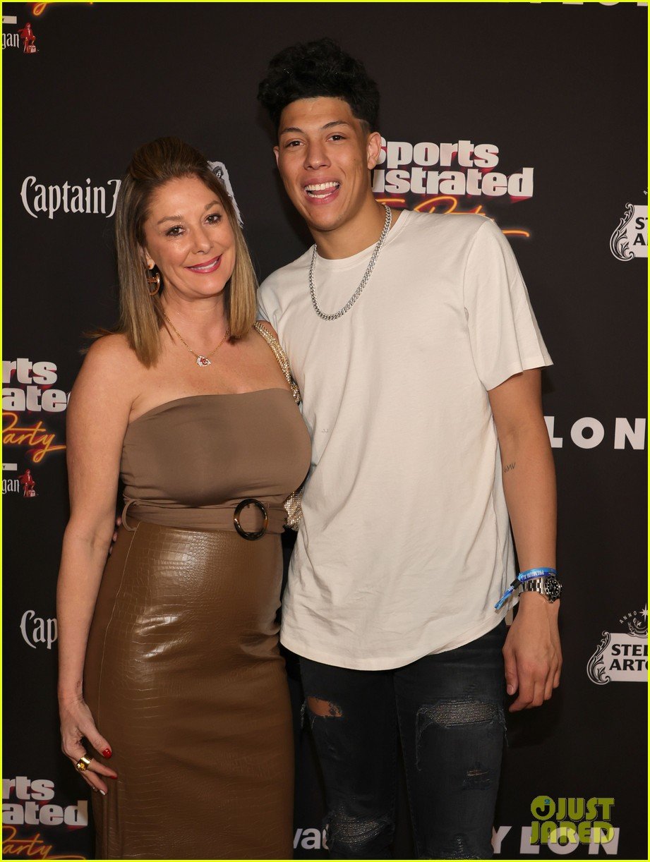 Patrick Mahomes' Family: Meet Brother Jackson, Plus Their Mom & Dad ...