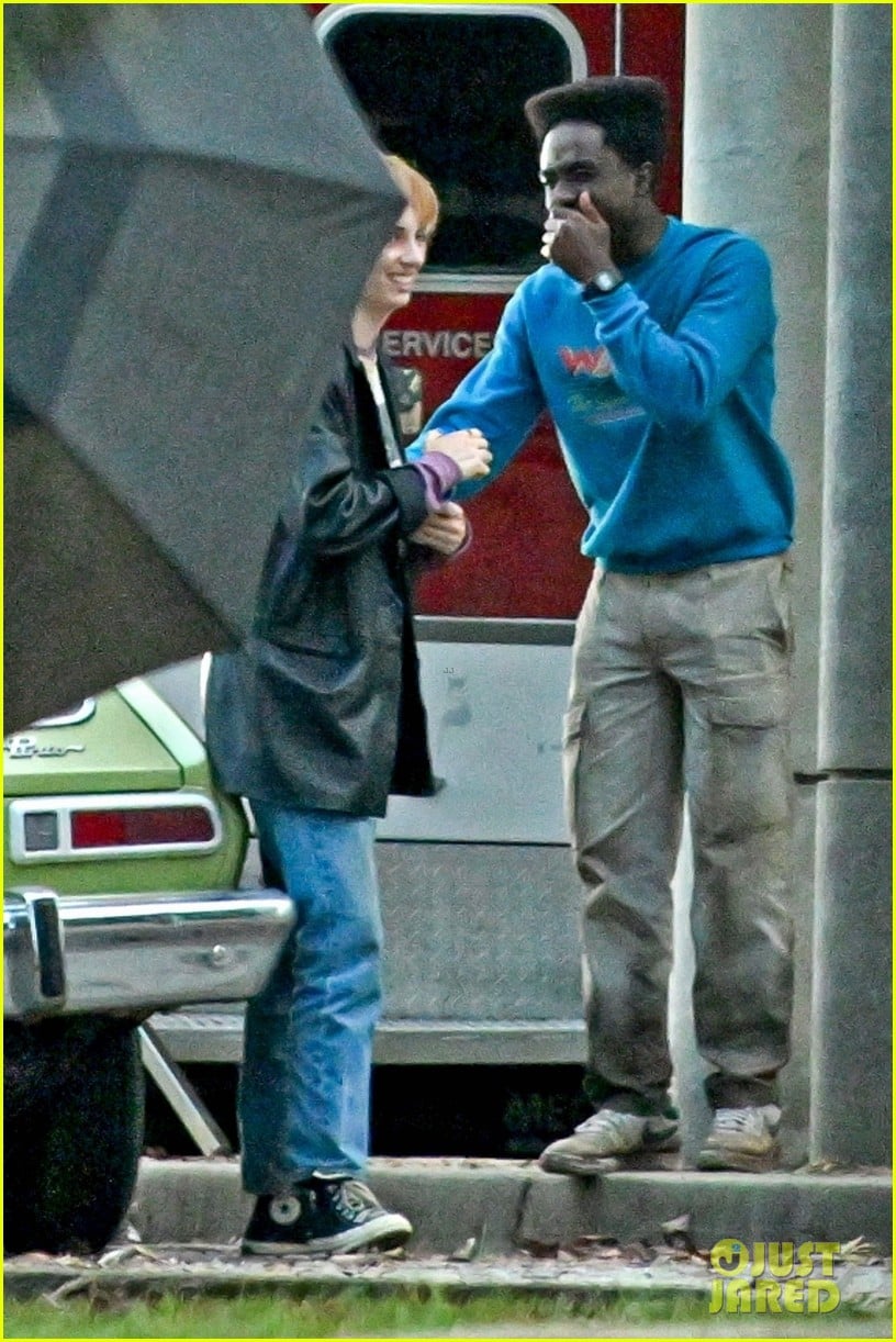 Maya Hawke Brings Boyfriend to 'Stranger Things' Super Secret Set ...