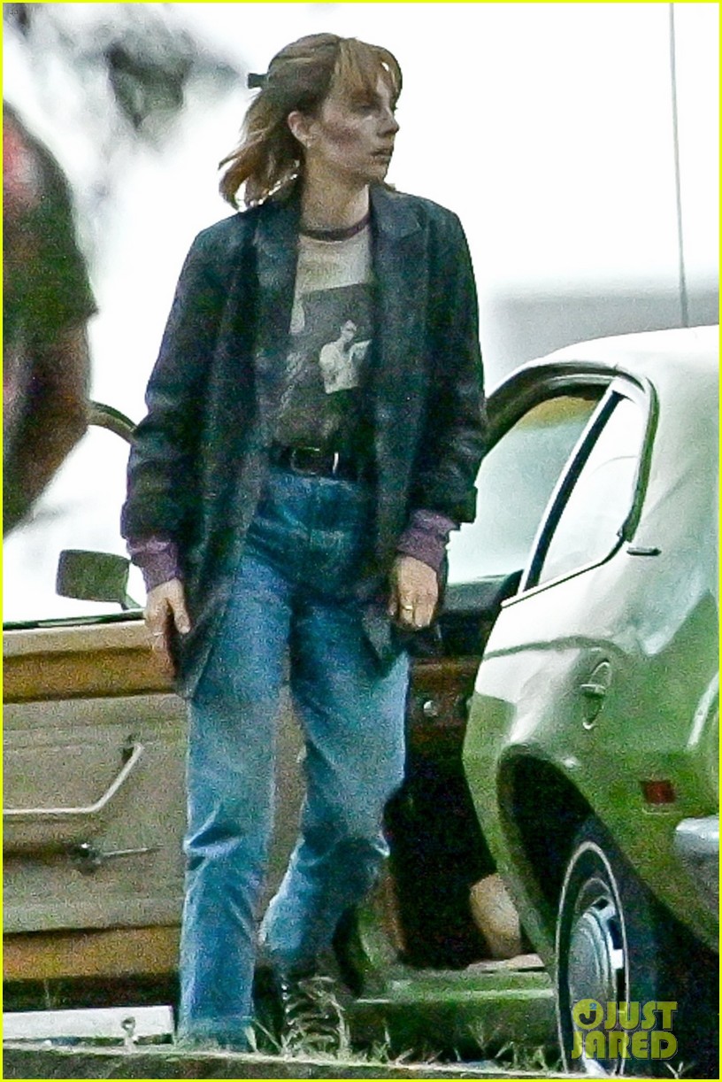 Maya Hawke Brings Boyfriend to 'Stranger Things' Super Secret Set ...