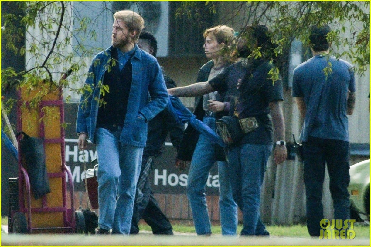 Maya Hawke Brings Boyfriend to 'Stranger Things' Super Secret Set ...