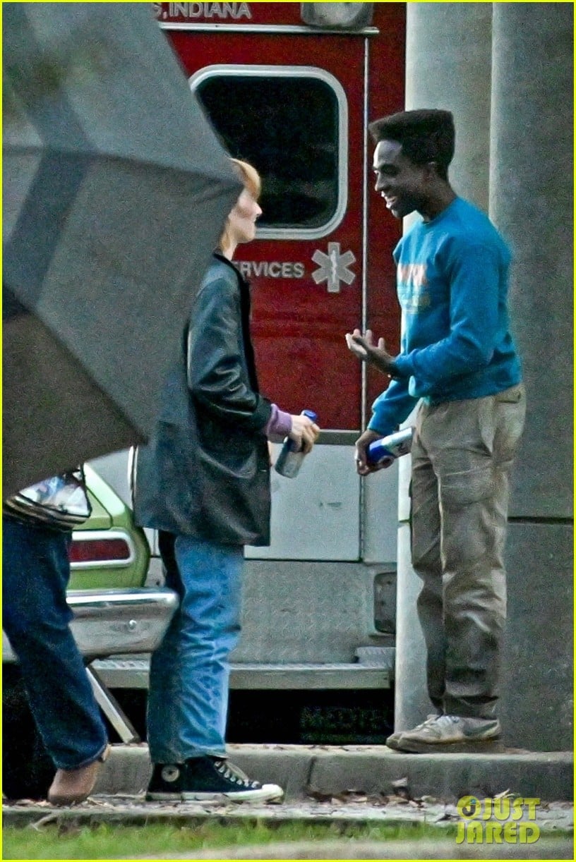 Maya Hawke Brings Boyfriend to 'Stranger Things' Super Secret Set ...