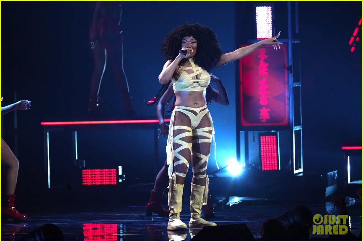 Megan Thee Stallion Performs Hot Medley of Her New Songs at MTV VMAs ...