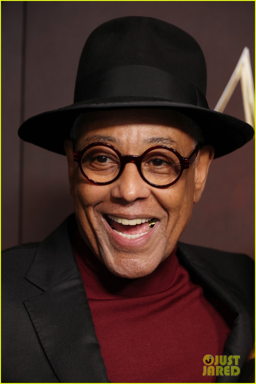 Dustin Hoffman Helps Aubrey Plaza Fix Her Hat at 'Megalopolis' NYC Red Carpet Premiere: Photo ...