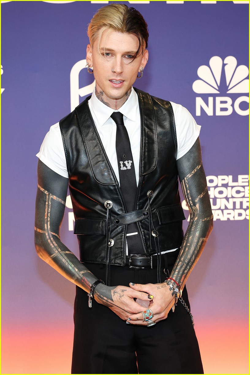 Machine Gun Kelly Bares His Full Arm Tattoos on People's Choice Country ...
