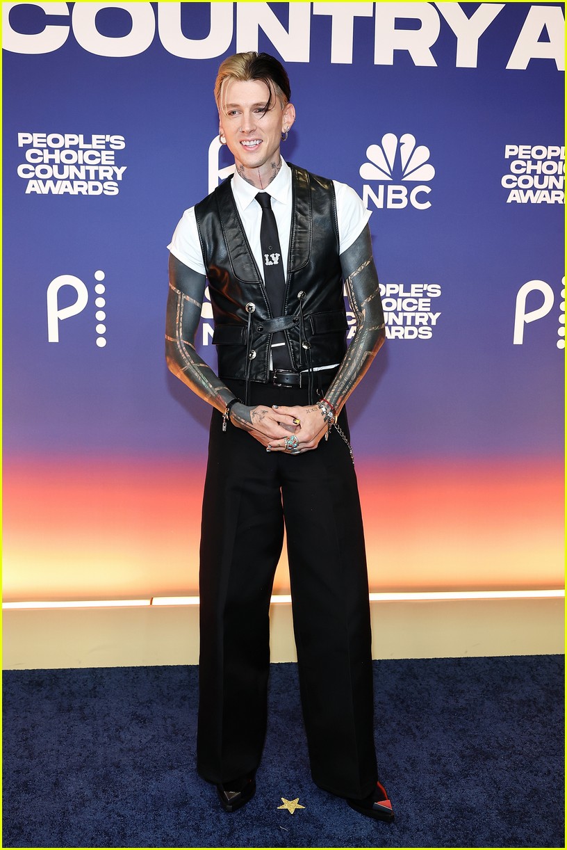 Machine Gun Kelly Bares His Full Arm Tattoos on People's Choice Country ...