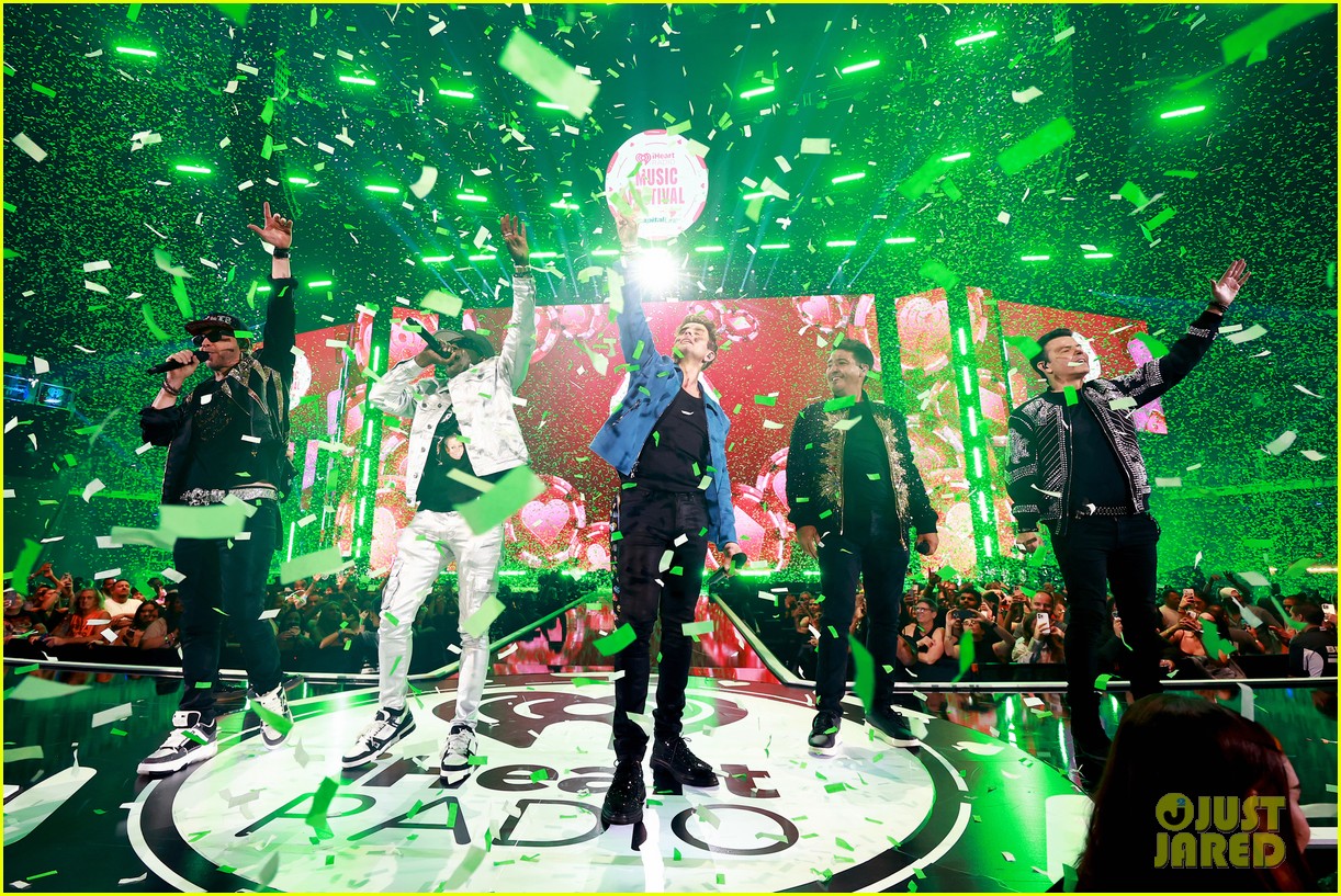 Flavor Flav Becomes the Newest Kid on the Block During Surprise ...