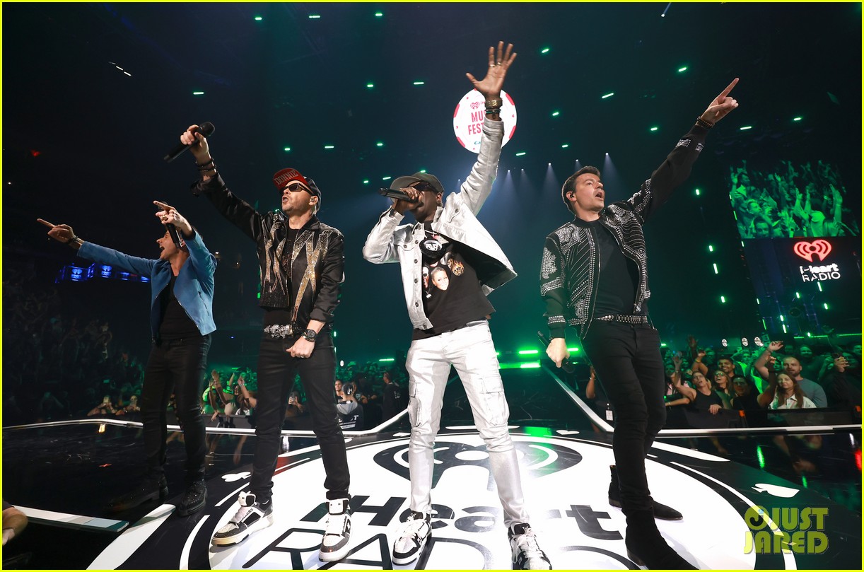 Flavor Flav Becomes the Newest Kid on the Block During Surprise ...