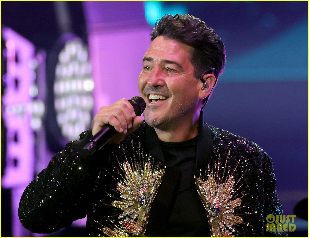 Flavor Flav Becomes the Newest Kid on the Block During Surprise ...