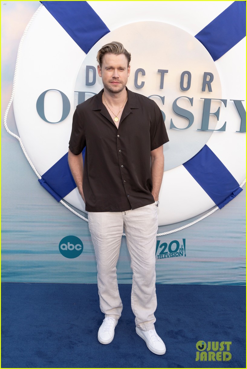 Joshua Jackson Joins Phillipa Soo, Don Johnson, & Sean Teale at 'Doctor ...