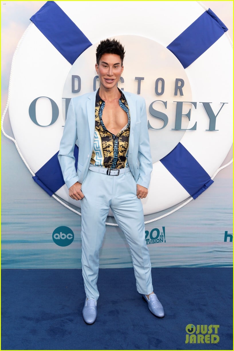 Joshua Jackson Joins Phillipa Soo, Don Johnson, & Sean Teale at 'Doctor ...