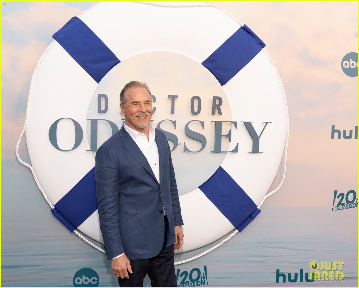 Joshua Jackson Joins Phillipa Soo, Don Johnson, & Sean Teale at 'Doctor ...