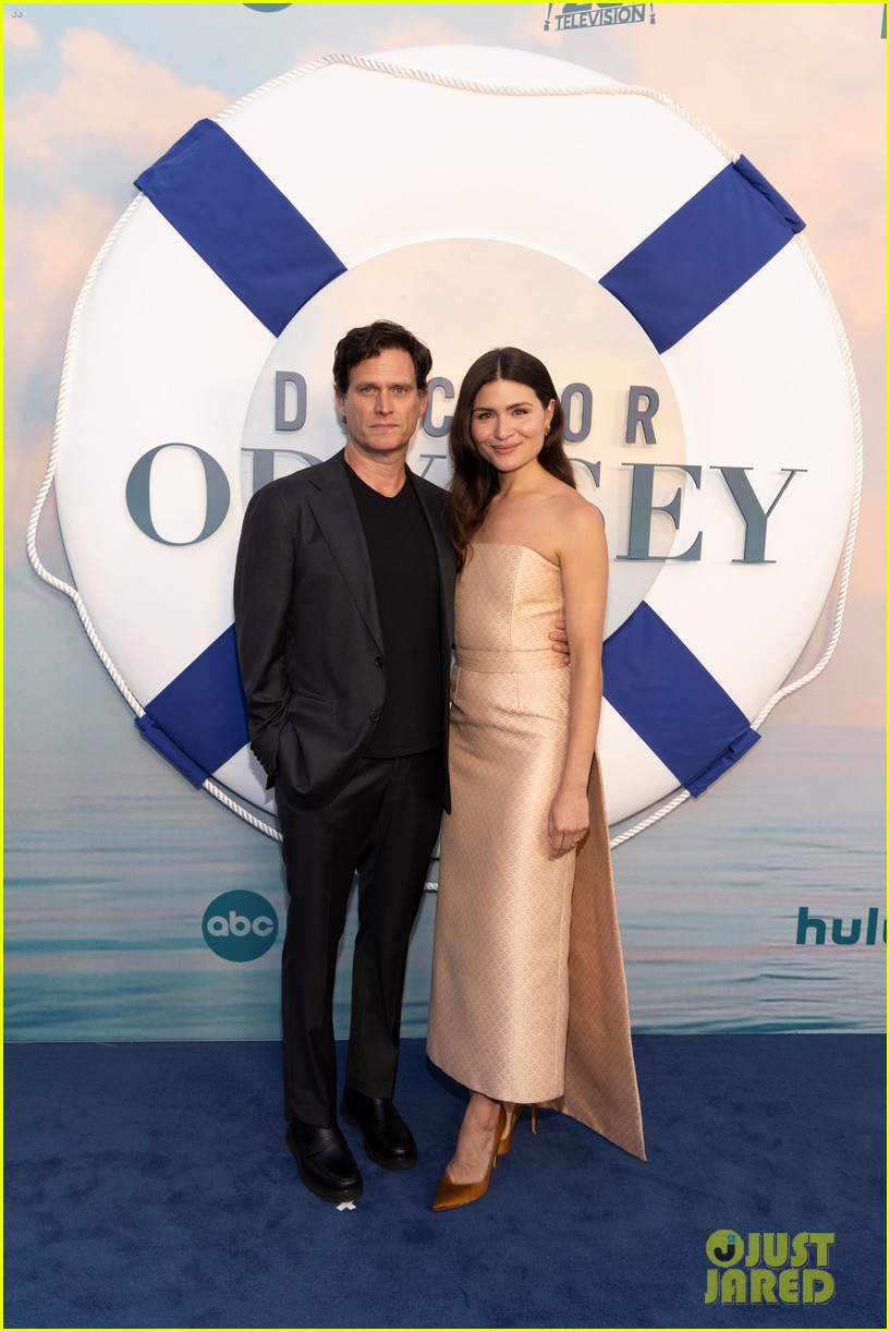 Joshua Jackson Joins Phillipa Soo, Don Johnson, & Sean Teale at 'Doctor ...