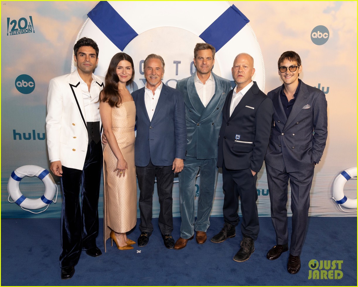 Joshua Jackson Joins Phillipa Soo, Don Johnson, & Sean Teale at 'Doctor ...