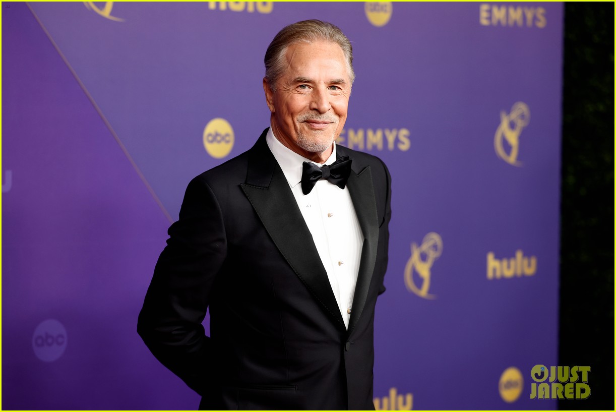 'Palm Royale' Stars Kristen Wiig, Ricky Martin, & Laura Dern Step Out ...