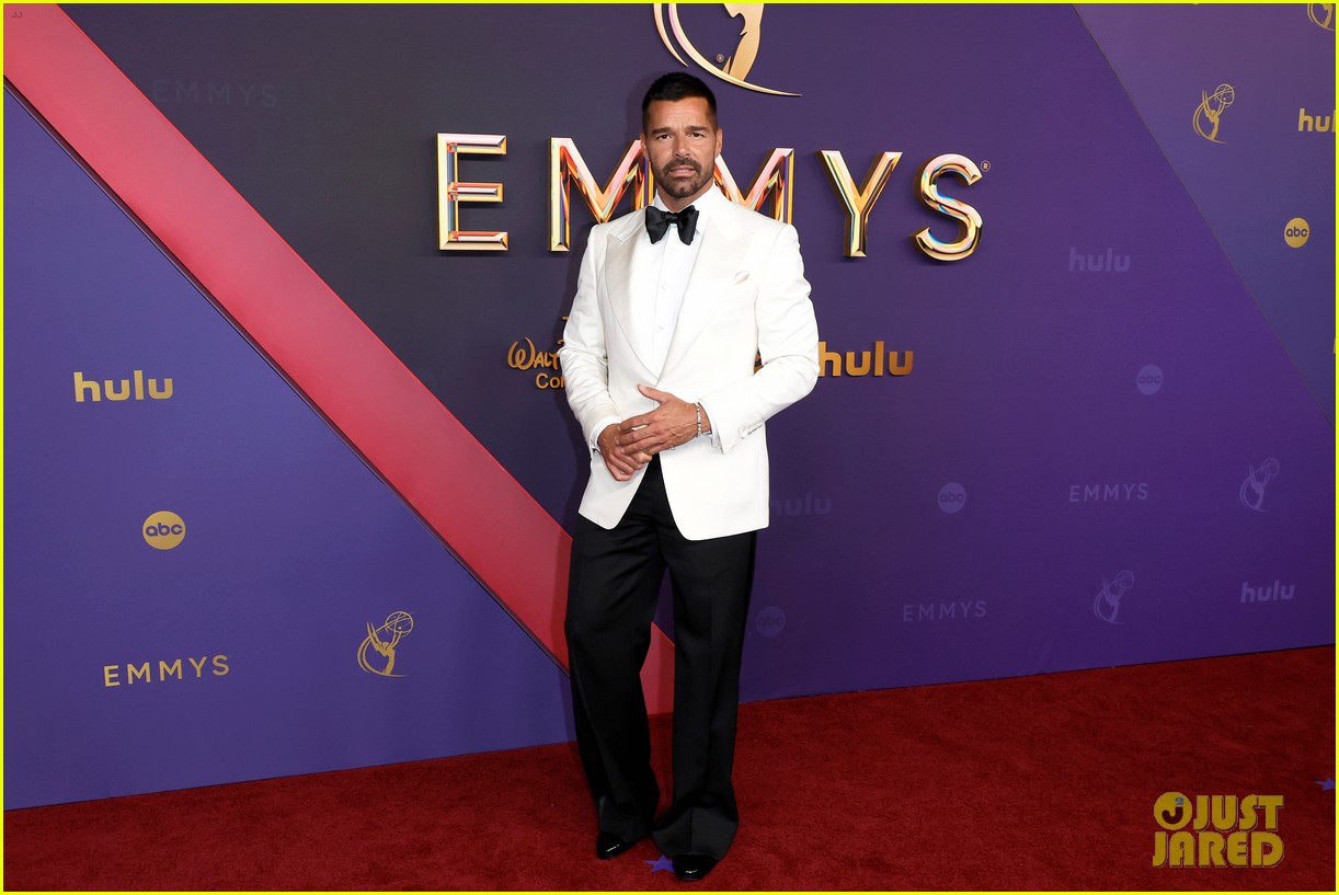 'Palm Royale' Stars Kristen Wiig, Ricky Martin, & Laura Dern Step Out ...