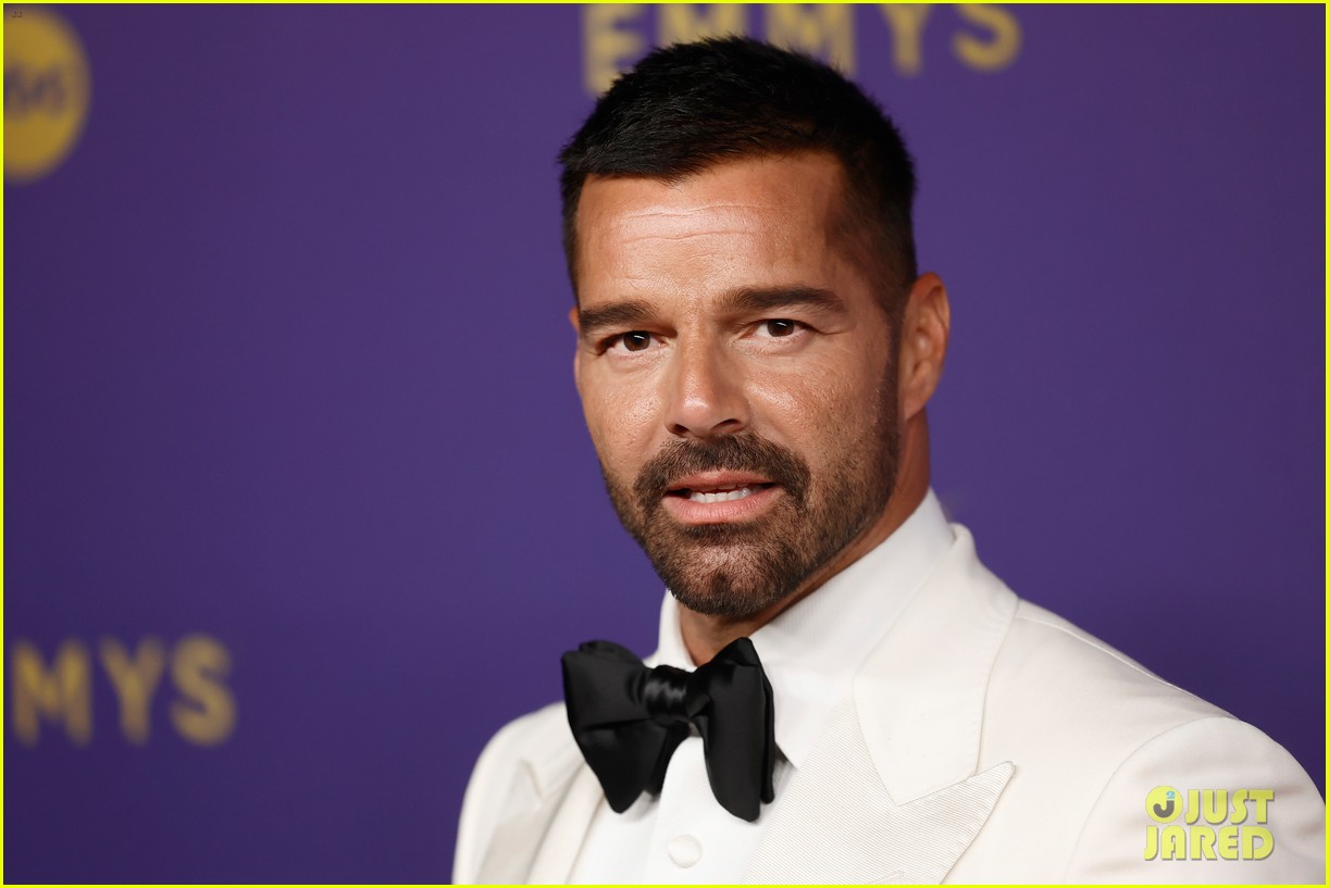 'Palm Royale' Stars Kristen Wiig, Ricky Martin, & Laura Dern Step Out ...