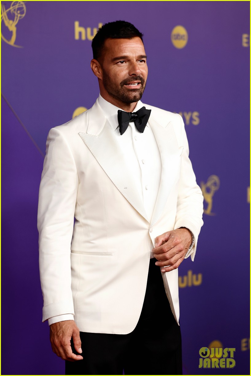 'Palm Royale' Stars Kristen Wiig, Ricky Martin, & Laura Dern Step Out ...