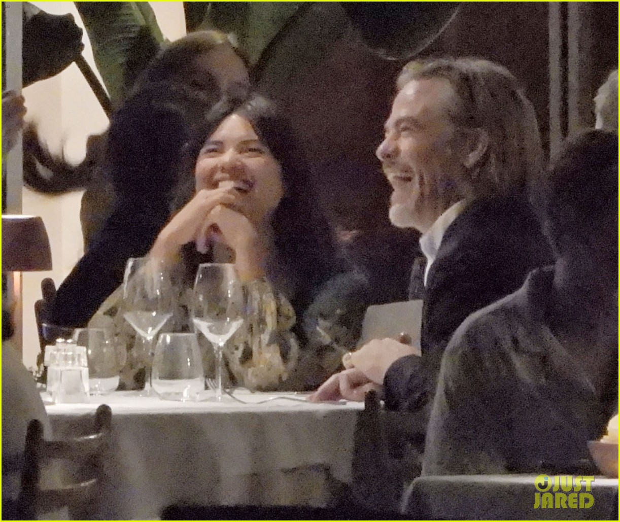 Chris Pine Shows PDA with Mystery Girlfriend While En Route to Dinner ...