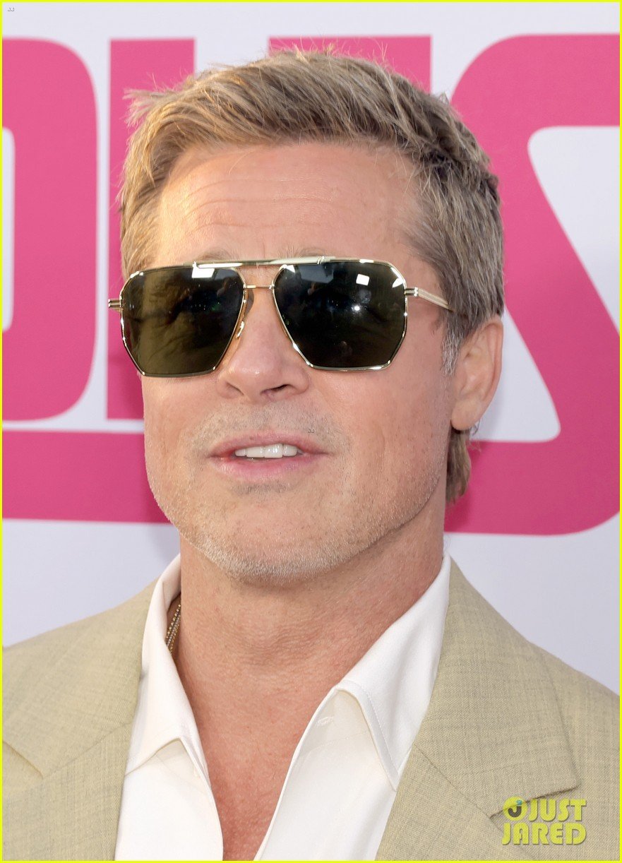 George Clooney & Brad Pitt Buddy Up at 'Wolfs' Premiere in Hollywood ...