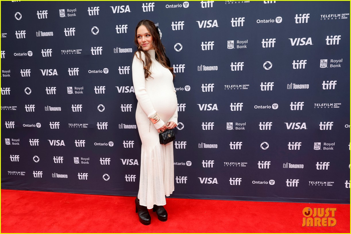 Jennifer Coolidge & Gabrielle Union Get Support from Dwyane Wade at ...