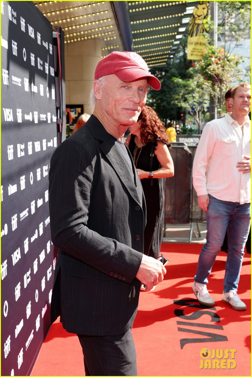 Jennifer Coolidge & Gabrielle Union Get Support from Dwyane Wade at ...