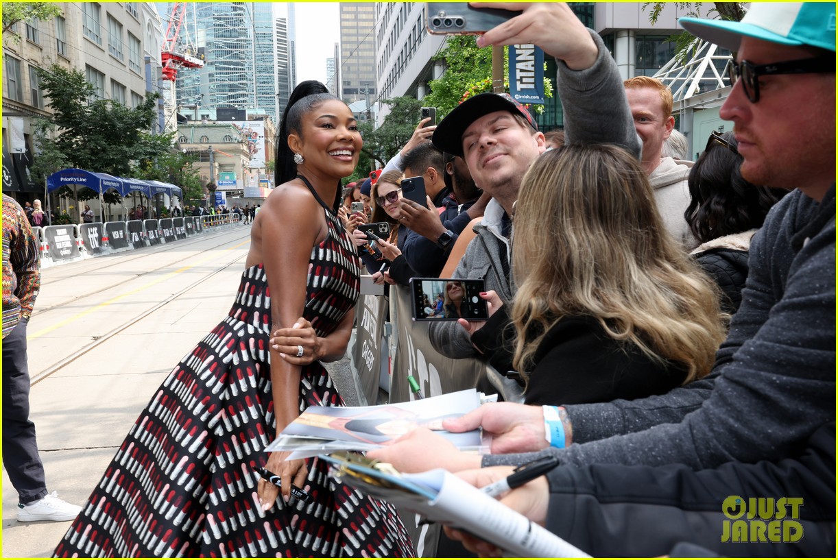 Jennifer Coolidge & Gabrielle Union Get Support from Dwyane Wade at ...