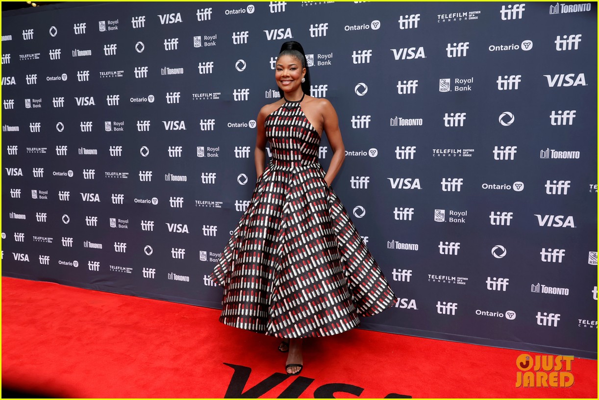 Jennifer Coolidge & Gabrielle Union Get Support from Dwyane Wade at ...