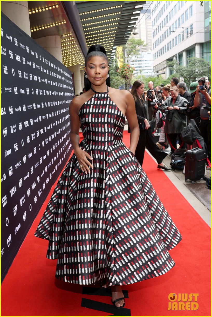 Jennifer Coolidge & Gabrielle Union Get Support from Dwyane Wade at ...