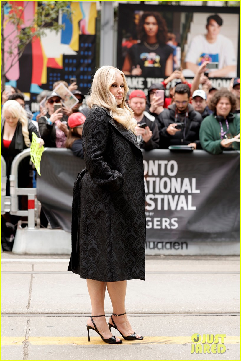 Jennifer Coolidge & Gabrielle Union Get Support from Dwyane Wade at ...