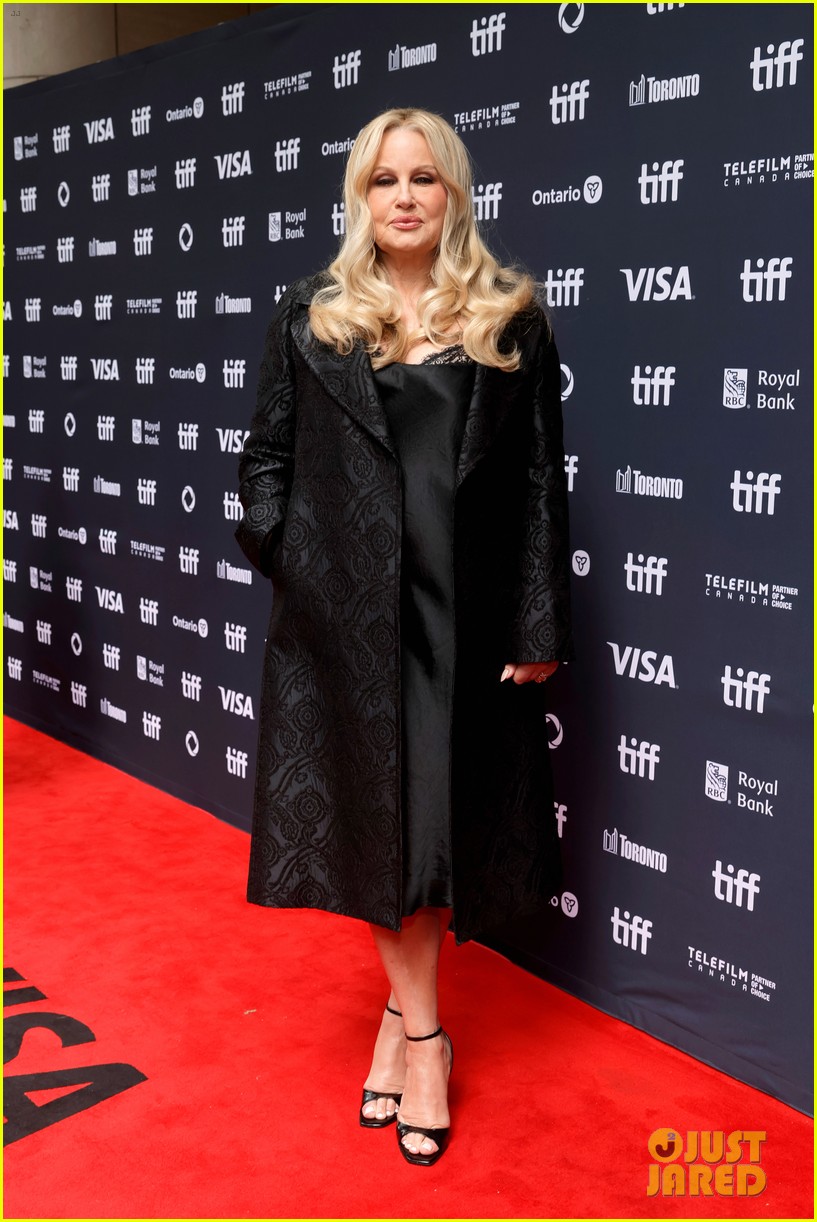 Jennifer Coolidge & Gabrielle Union Get Support from Dwyane Wade at ...