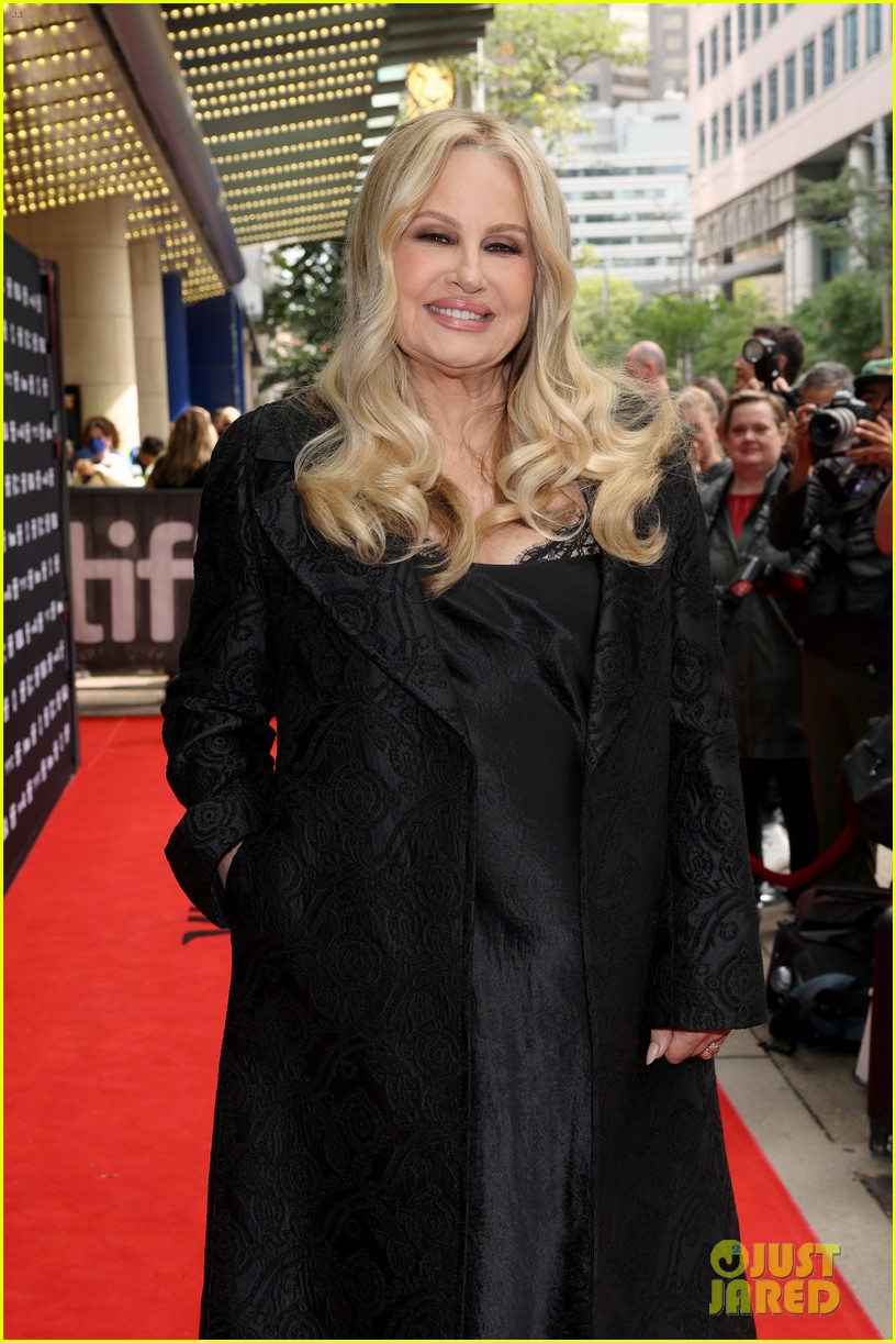 Jennifer Coolidge & Gabrielle Union Get Support from Dwyane Wade at ...