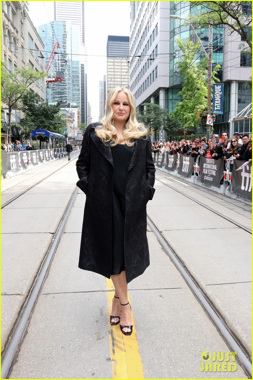 Jennifer Coolidge & Gabrielle Union Get Support from Dwyane Wade at ...